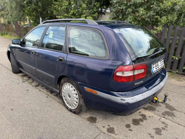 Blue Volvo V40 2001 in Kaunas, with an engine capacity of 1.87 L and mileage of 235 thousand km for 650 €, photo 8 on AUTOMOTO.COM.LV