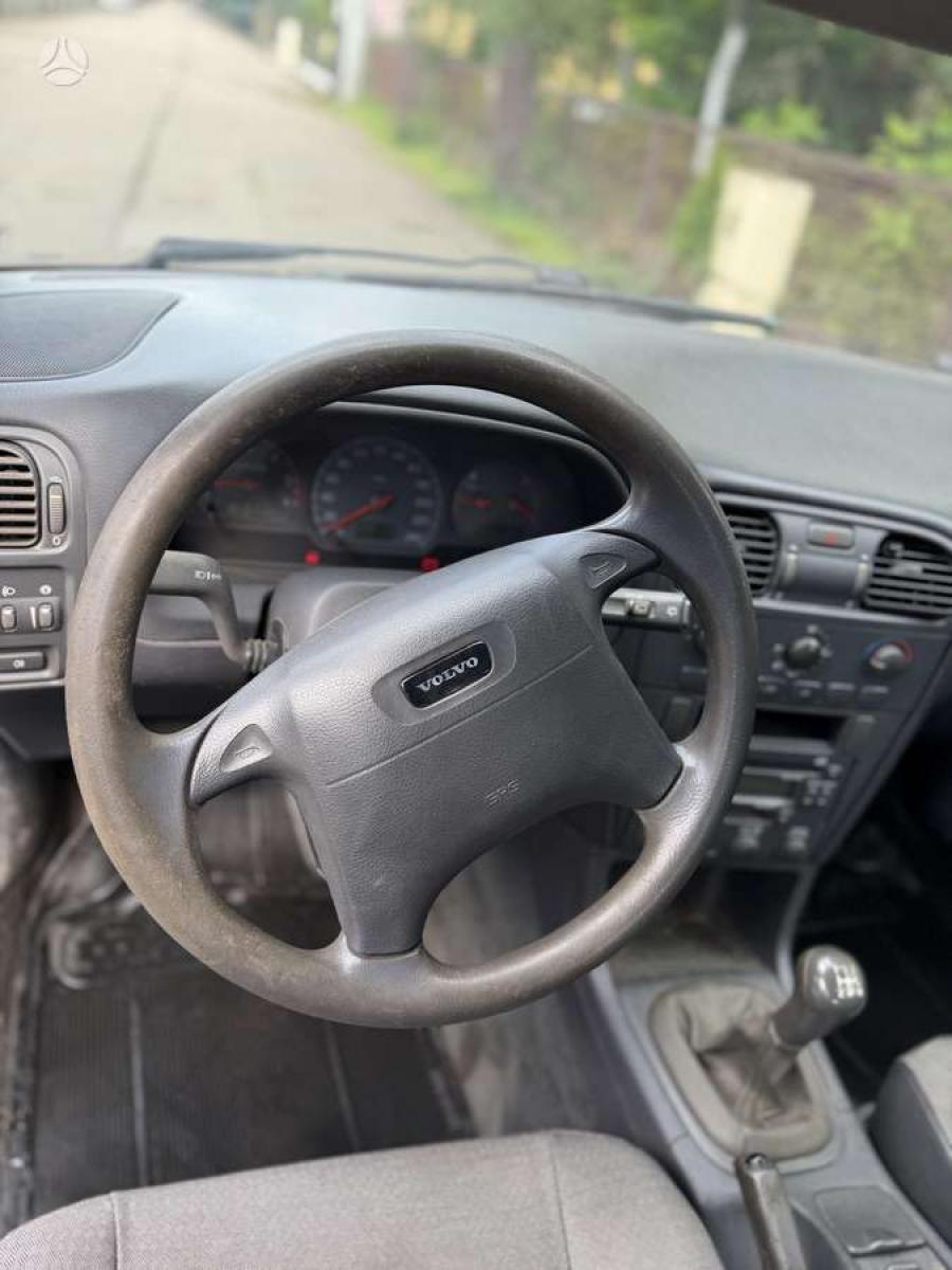 Blue Volvo V40 2001 in Kaunas, with an engine capacity of 1.87 L and mileage of 235 thousand km for 650 €, photo 20 on AUTOMOTO.COM.LV