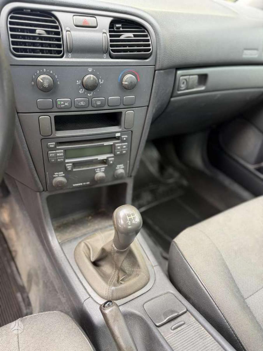 Blue Volvo V40 2001 in Kaunas, with an engine capacity of 1.87 L and mileage of 235 thousand km for 650 €, photo 22 on AUTOMOTO.COM.LV