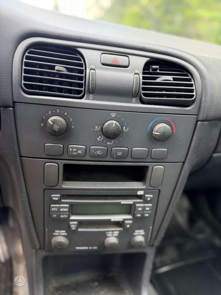 Blue Volvo V40 2001 in Kaunas, with an engine capacity of 1.87 L and mileage of 235 thousand km for 650 €, photo 23 on AUTOMOTO.COM.LV