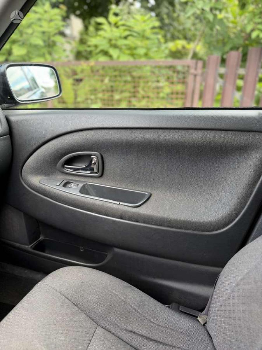 Blue Volvo V40 2001 in Kaunas, with an engine capacity of 1.87 L and mileage of 235 thousand km for 650 €, photo 25 on AUTOMOTO.COM.LV