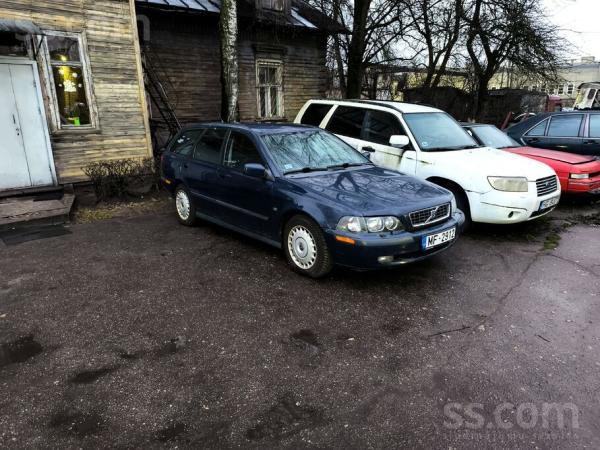 Zils Volvo V40 2002 Rīga, ar dzinēja tilpumu 2.00 L un nobraukumu 283 tūkst. km par 1100 €, foto 1 vietnē AUTOMOTO.COM.LV