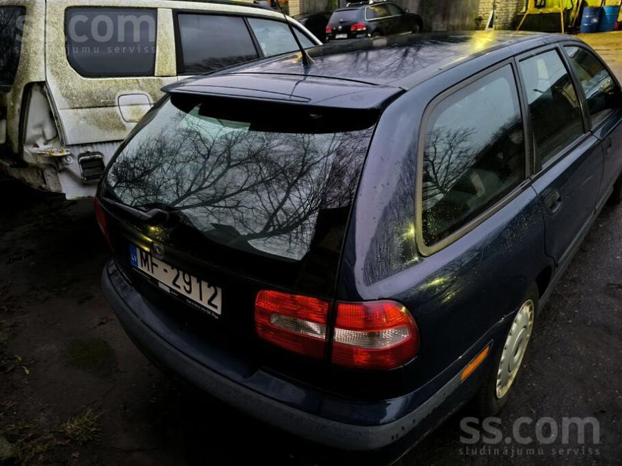Zils Volvo V40 2002 Rīga, ar dzinēja tilpumu 2.00 L un nobraukumu 283 tūkst. km par 1100 €, foto 3 vietnē AUTOMOTO.COM.LV