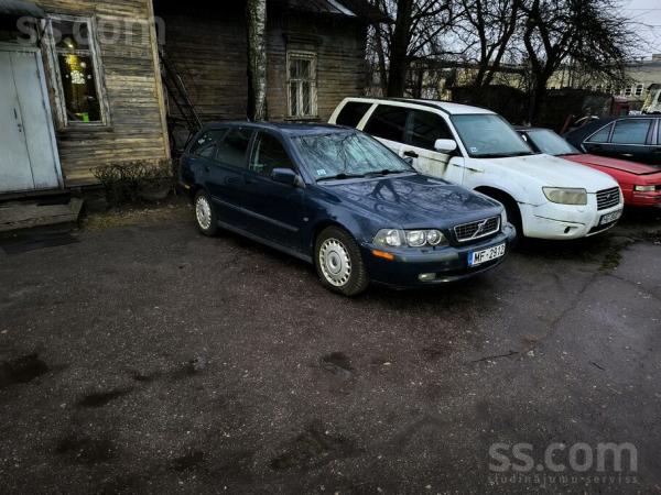 Zils Volvo V40 2002 Rīga, ar dzinēja tilpumu 2.00 L un nobraukumu 283 tūkst. km par 1100 €, foto 5 vietnē AUTOMOTO.COM.LV