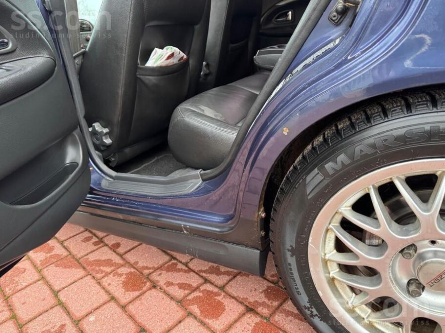 Zils Volvo V40 2002 Preiļi, ar dzinēja tilpumu 1.90 L un nobraukumu 0 tūkst. km par 980 €, foto 6 vietnē AUTOMOTO.COM.LV