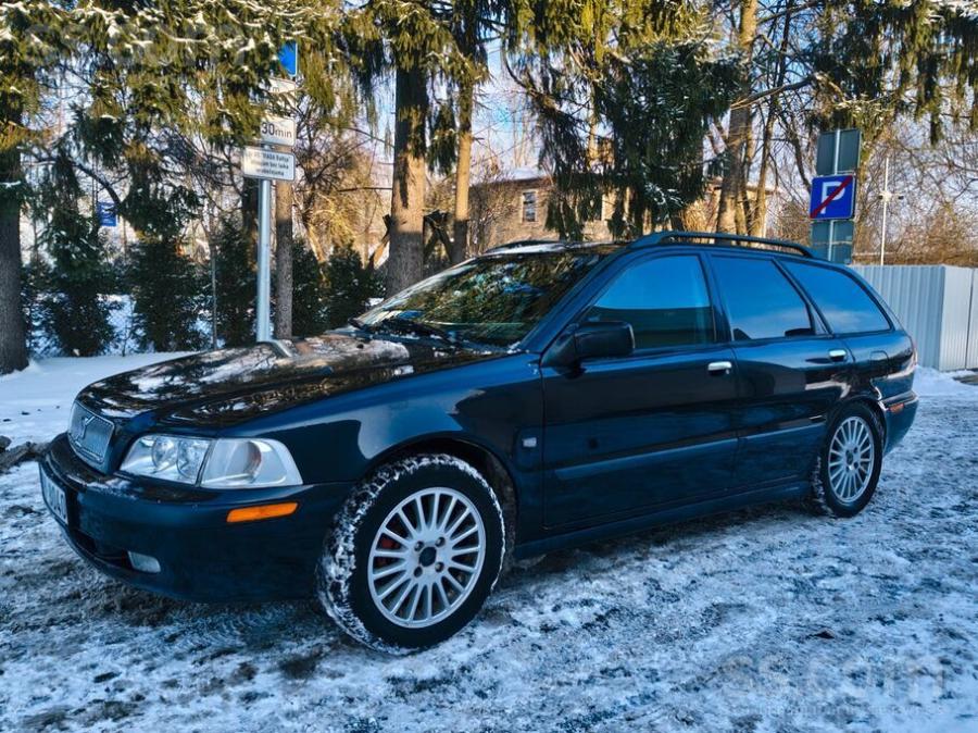 Blue Volvo V40 2002 in Riga, with an engine capacity of 1.90 L and mileage of 277 thousand km for 1650 €, photo 1 on AUTOMOTO.COM.LV