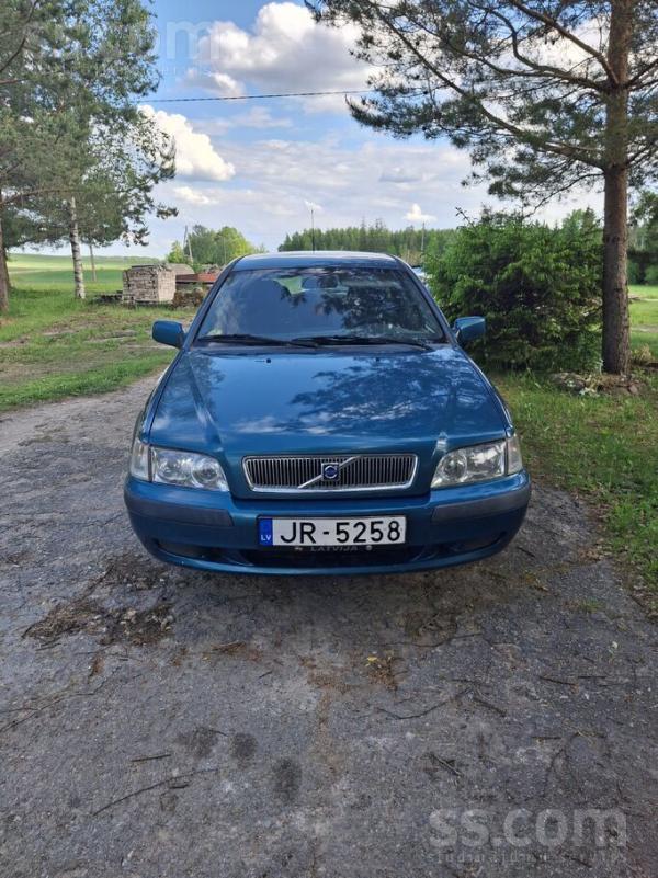 Blue Volvo V40 2002 in Saldus, with an engine capacity of 1.90 L and mileage of 417 thousand km for 480 €, photo 2 on AUTOMOTO.COM.LV