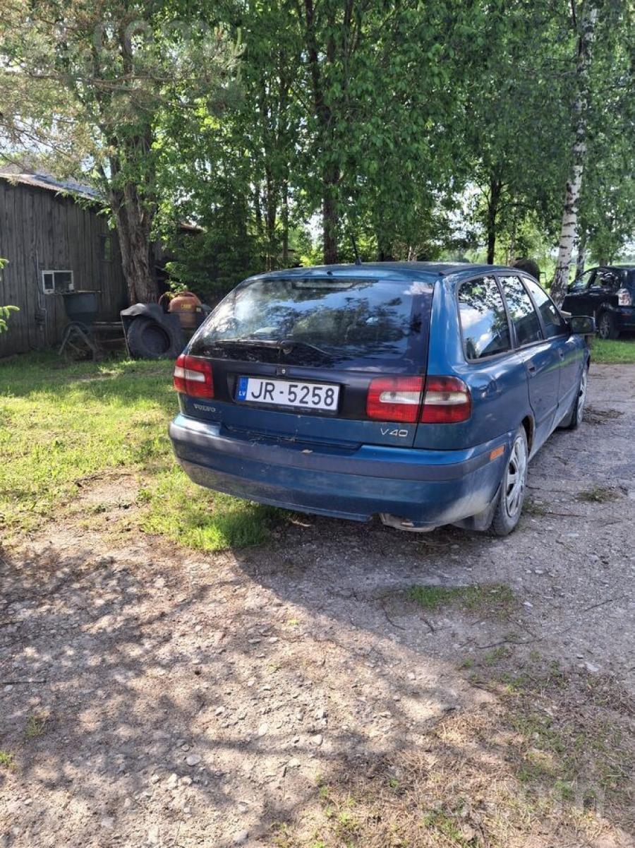 Zils Volvo V40 2002 Saldus, ar dzinēja tilpumu 1.90 L un nobraukumu 417 tūkst. km par 480 €, foto 5 vietnē AUTOMOTO.COM.LV