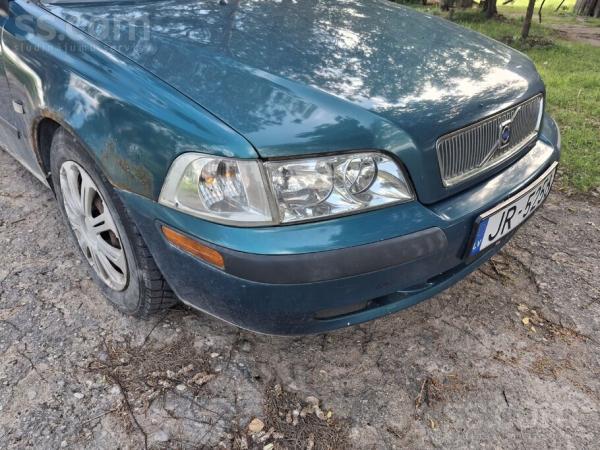 Blue Volvo V40 2002 in Saldus, with an engine capacity of 1.90 L and mileage of 417 thousand km for 480 €, photo 6 on AUTOMOTO.COM.LV