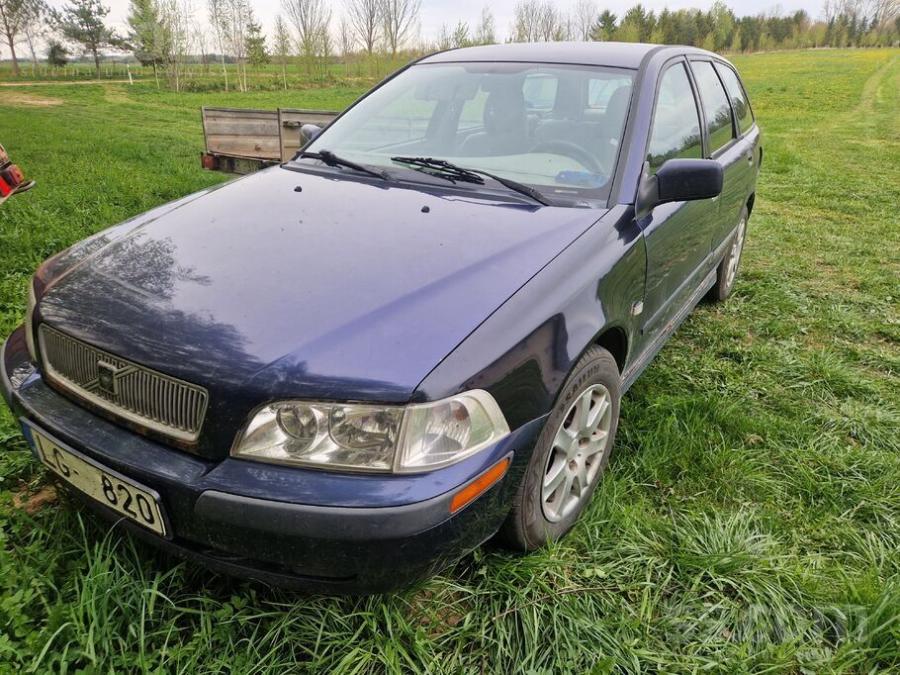 Zils Volvo V40 2003 Kuldīga, ar dzinēja tilpumu 1.80 L un nobraukumu 422 tūkst. km par 450 €, foto 1 vietnē AUTOMOTO.COM.LV