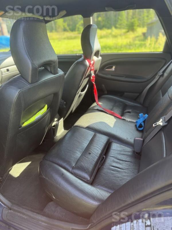 Blue Volvo V40 2003 in Jekabpils, with an engine capacity of 1.90 L and mileage of 337 thousand km for 1300 €, photo 4 on AUTOMOTO.COM.LV