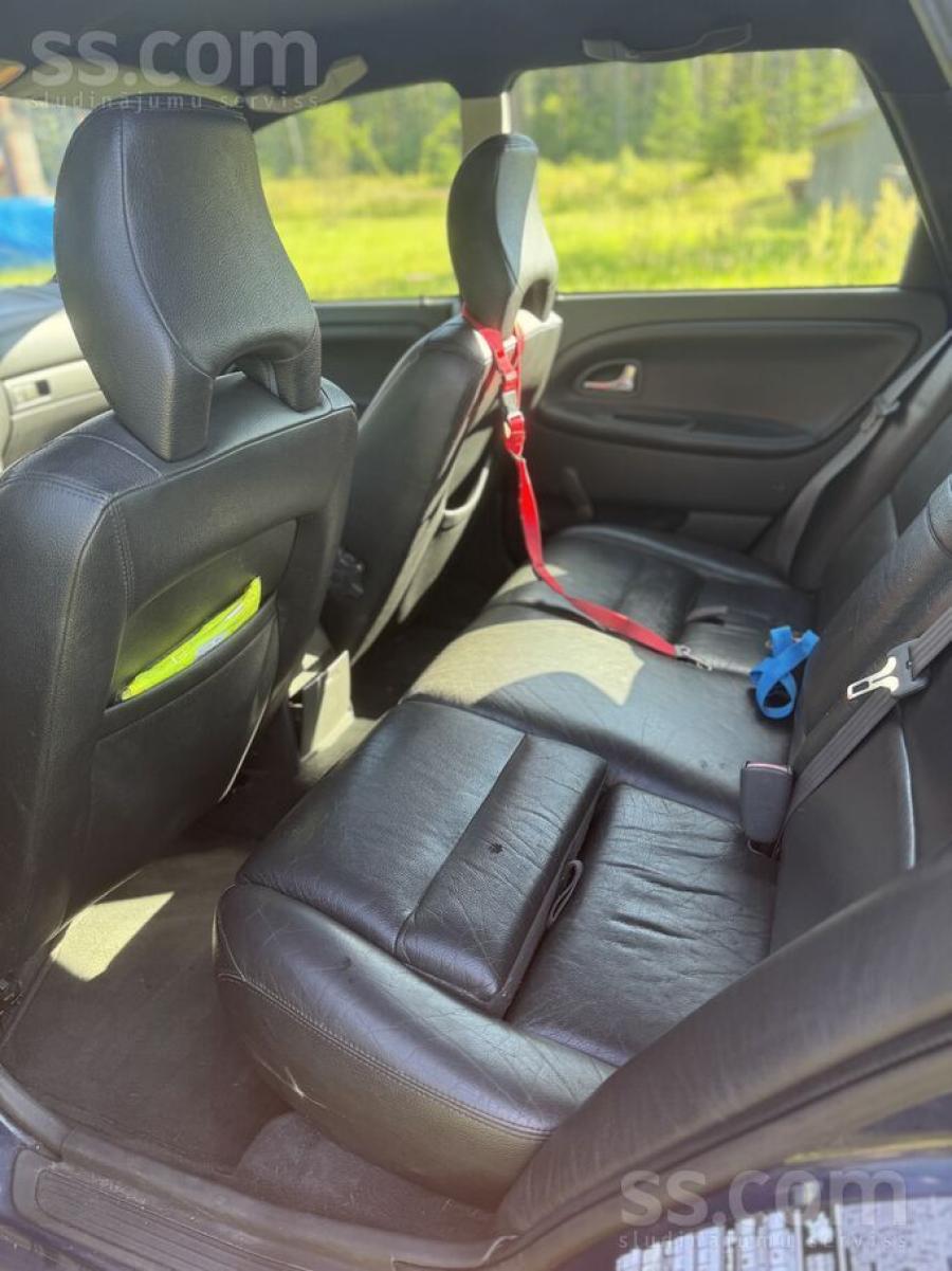 Blue Volvo V40 2003 in Jekabpils, with an engine capacity of 1.90 L and mileage of 337 thousand km for 1300 €, photo 5 on AUTOMOTO.COM.LV