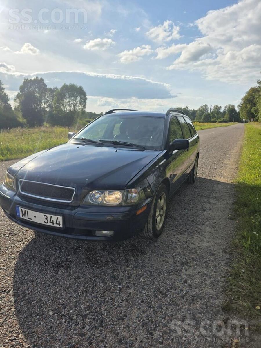 Zils Volvo V40 2003 Ogre, ar dzinēja tilpumu 1.90 L un nobraukumu 331 tūkst. km par 1000 €, foto 1 vietnē AUTOMOTO.COM.LV