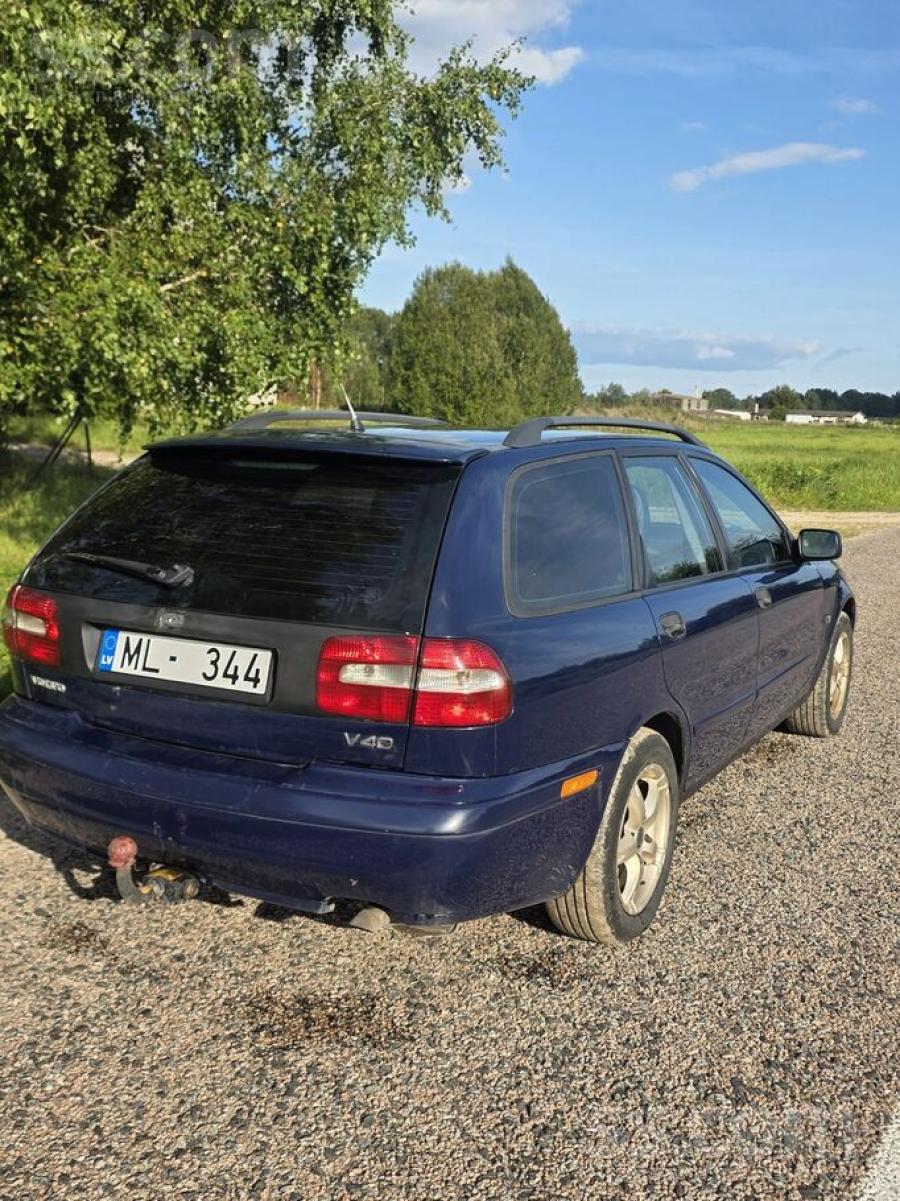 Zils Volvo V40 2003 Ogre, ar dzinēja tilpumu 1.90 L un nobraukumu 331 tūkst. km par 1000 €, foto 3 vietnē AUTOMOTO.COM.LV