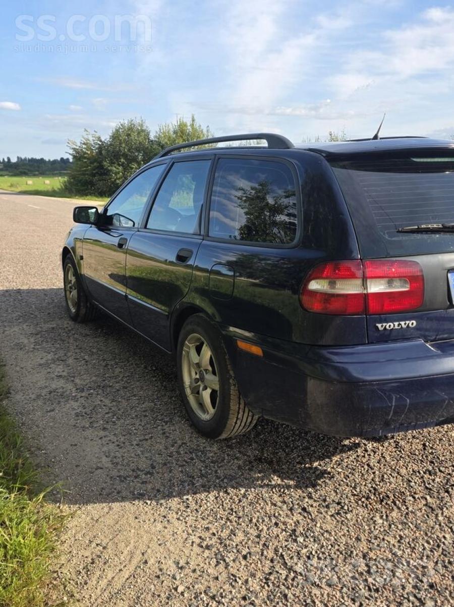 Zils Volvo V40 2003 Ogre, ar dzinēja tilpumu 1.90 L un nobraukumu 331 tūkst. km par 1000 €, foto 5 vietnē AUTOMOTO.COM.LV