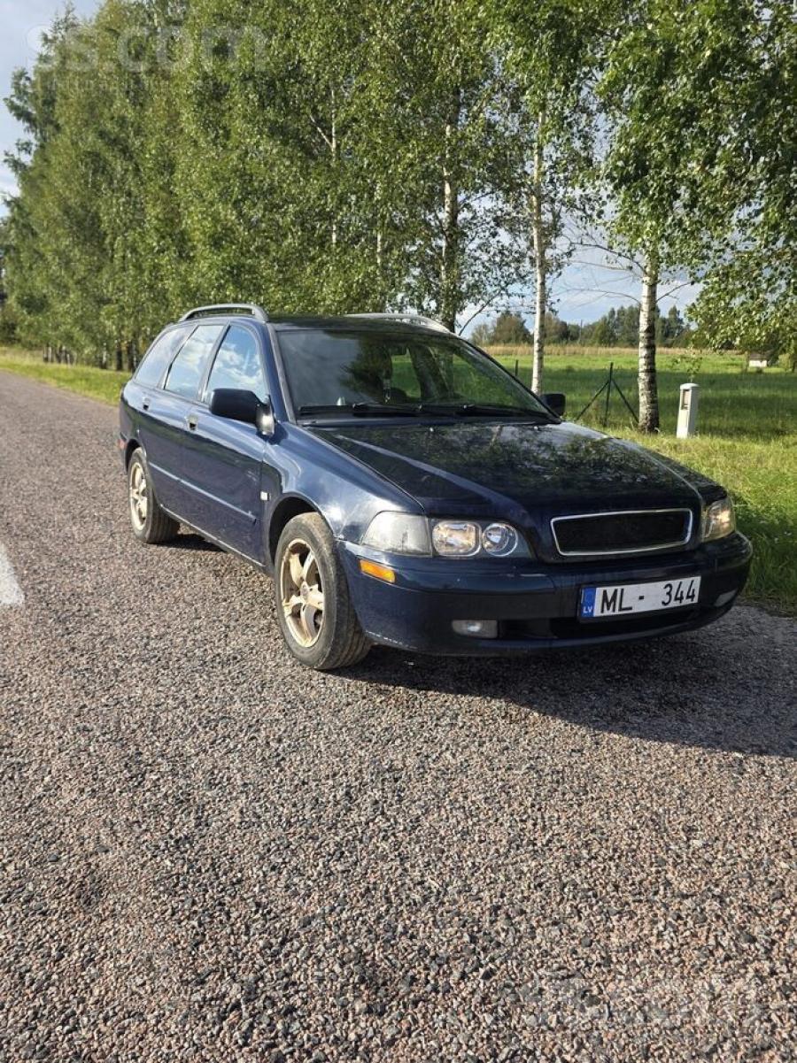 Zils Volvo V40 2003 Ogre, ar dzinēja tilpumu 1.90 L un nobraukumu 331 tūkst. km par 1000 €, foto 7 vietnē AUTOMOTO.COM.LV