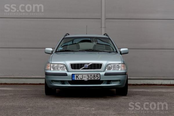 Zils Volvo V40 2004 Rīga, ar dzinēja tilpumu 1.90 L un nobraukumu 0 tūkst. km par 1493 €, foto 2 vietnē AUTOMOTO.COM.LV