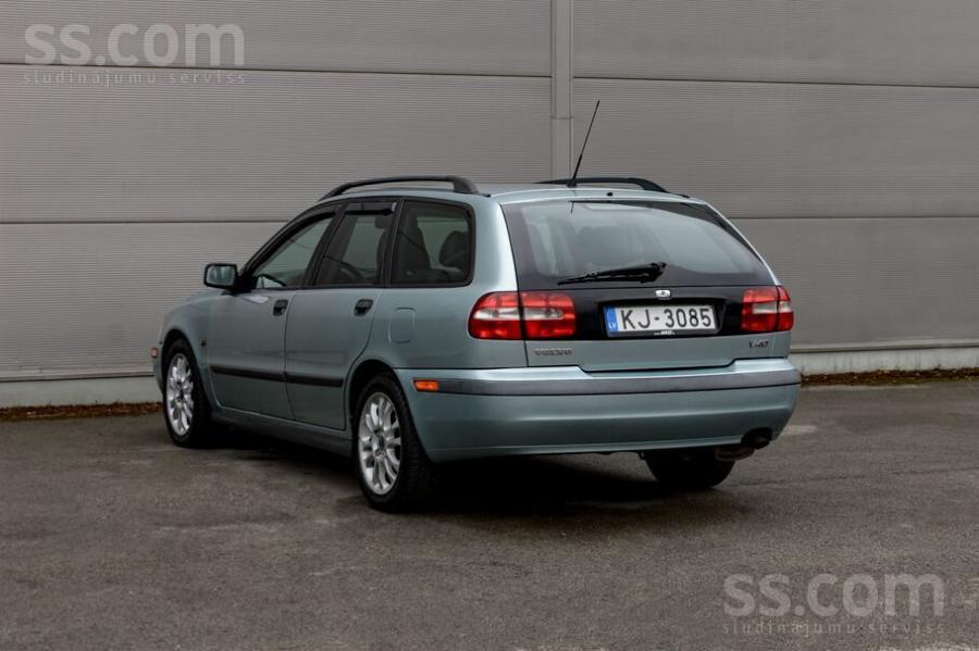 Zils Volvo V40 2004 Rīga, ar dzinēja tilpumu 1.90 L un nobraukumu 0 tūkst. km par 1493 €, foto 5 vietnē AUTOMOTO.COM.LV