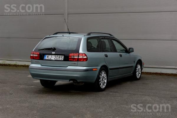 Zils Volvo V40 2004 Rīga, ar dzinēja tilpumu 1.90 L un nobraukumu 0 tūkst. km par 1493 €, foto 7 vietnē AUTOMOTO.COM.LV