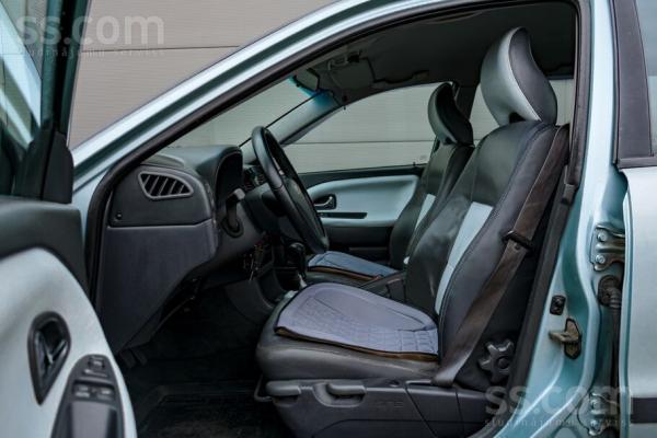 Zils Volvo V40 2004 Rīga, ar dzinēja tilpumu 1.90 L un nobraukumu 0 tūkst. km par 1493 €, foto 10 vietnē AUTOMOTO.COM.LV