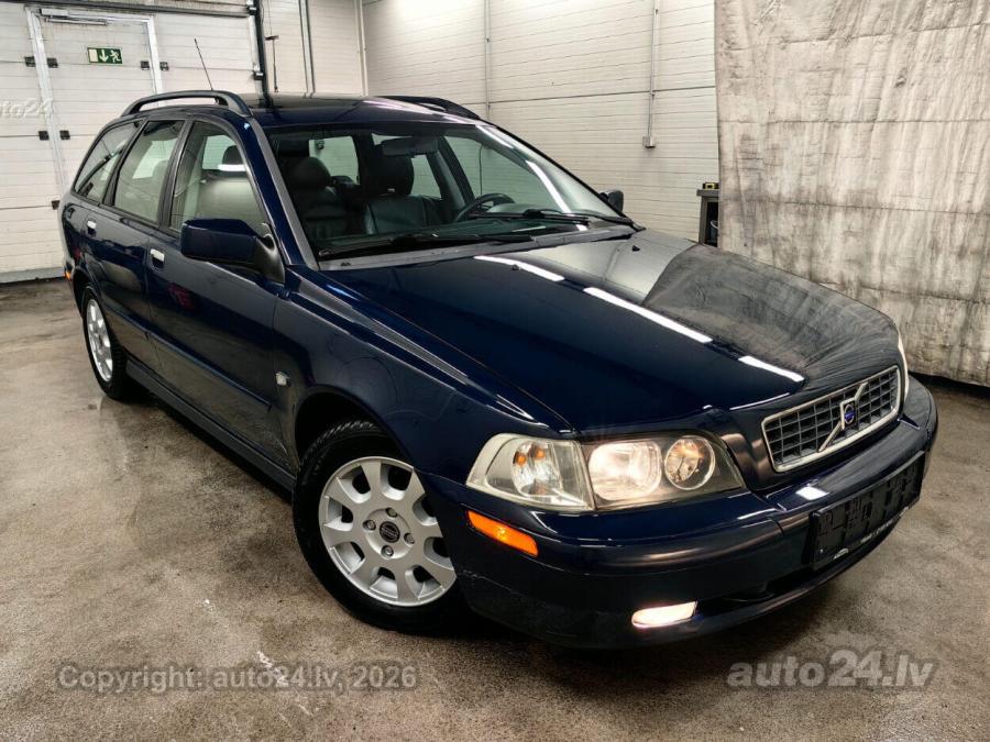 Zils Volvo V40 2004 Viljandi, ar dzinēja tilpumu 1.90 L un nobraukumu 240 tūkst. km par 3390 €, foto 2 vietnē AUTOMOTO.COM.LV