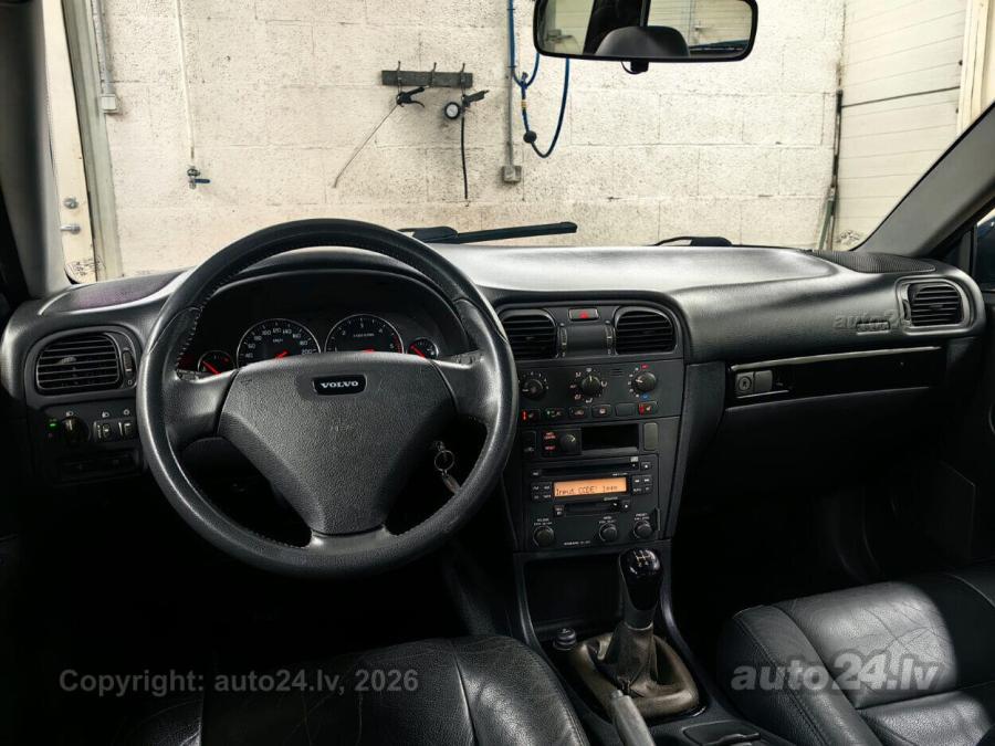 Zils Volvo V40 2004 Viljandi, ar dzinēja tilpumu 1.90 L un nobraukumu 240 tūkst. km par 3390 €, foto 4 vietnē AUTOMOTO.COM.LV