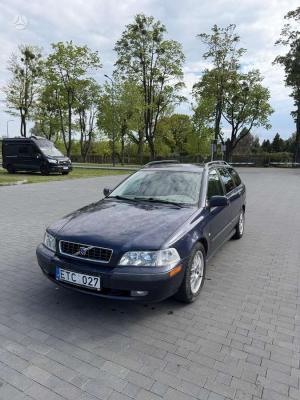 Blue Volvo V40 2004 in Kaunas, with an engine capacity of 2.00 L and mileage of 245 thousand km for 625 €, photo  on AUTOMOTO.COM.LV