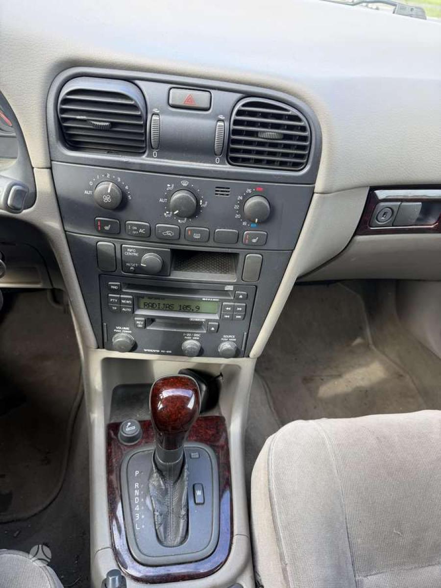 Zils Volvo V40 2004 Kauņa, ar dzinēja tilpumu 2.00 L un nobraukumu 245 tūkst. km par 625 €, foto 13 vietnē AUTOMOTO.COM.LV