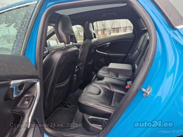Zils Volvo V40 2014 Paide, ar dzinēja tilpumu 2.00 L un nobraukumu 289 tūkst. km par 7590 €, foto 11 vietnē AUTOMOTO.COM.LV