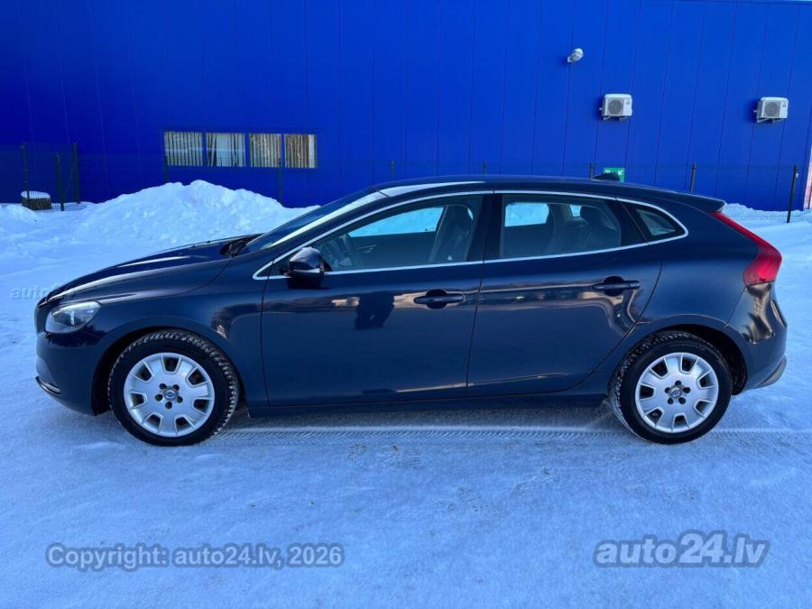 Zils Volvo V40 2014 Paide, ar dzinēja tilpumu 2.00 L un nobraukumu 345 tūkst. km par 6890 €, foto 3 vietnē AUTOMOTO.COM.LV