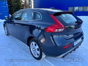 Zils Volvo V40 2014 Paide, ar dzinēja tilpumu 2.00 L un nobraukumu 345 tūkst. km par 6890 €, foto 4 vietnē AUTOMOTO.COM.LV