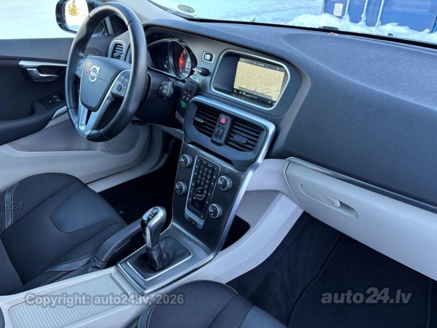Zils Volvo V40 2014 Paide, ar dzinēja tilpumu 2.00 L un nobraukumu 345 tūkst. km par 6890 €, foto 8 vietnē AUTOMOTO.COM.LV