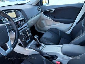 Zils Volvo V40 2014 Paide, ar dzinēja tilpumu 2.00 L un nobraukumu 345 tūkst. km par 6890 €, foto 12 vietnē AUTOMOTO.COM.LV