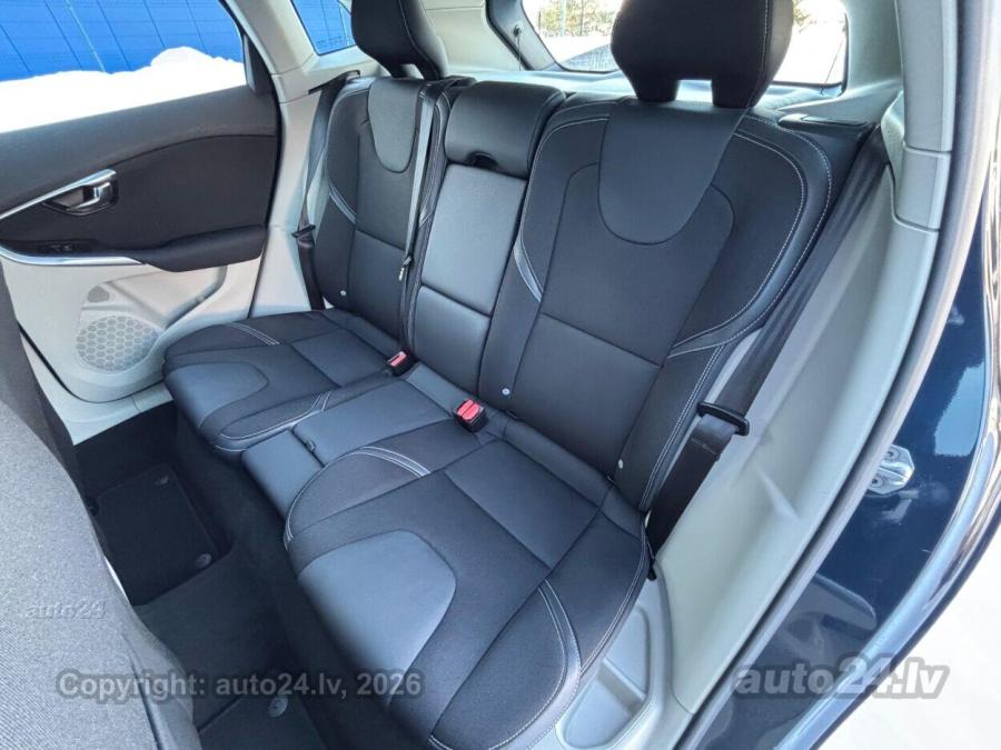 Zils Volvo V40 2014 Paide, ar dzinēja tilpumu 2.00 L un nobraukumu 345 tūkst. km par 6890 €, foto 14 vietnē AUTOMOTO.COM.LV