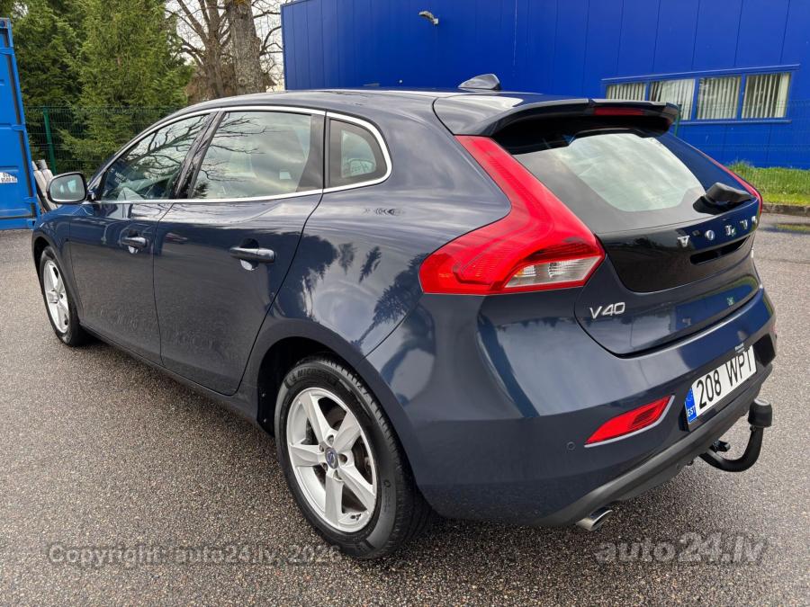 Blue Volvo V40 2014 in Paide, with an engine capacity of 2.00 L and mileage of 216 thousand km for 8290 €, photo 5 on AUTOMOTO.COM.LV