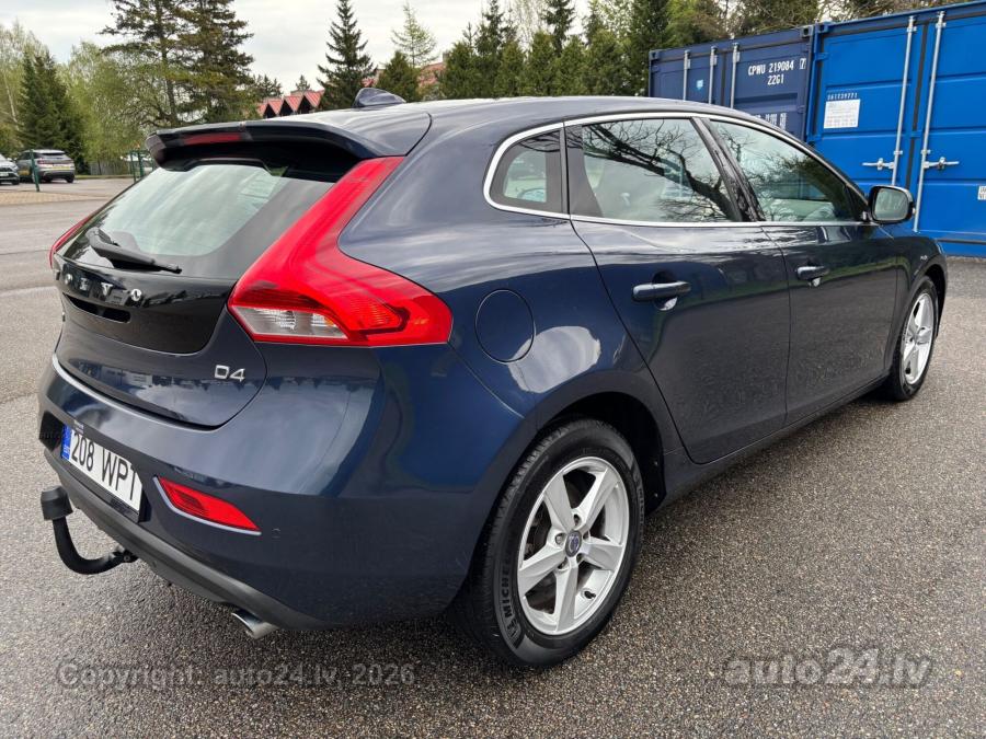 Blue Volvo V40 2014 in Paide, with an engine capacity of 2.00 L and mileage of 216 thousand km for 8290 €, photo 6 on AUTOMOTO.COM.LV