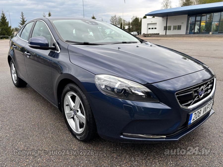 Blue Volvo V40 2014 in Paide, with an engine capacity of 2.00 L and mileage of 216 thousand km for 8290 €, photo 7 on AUTOMOTO.COM.LV