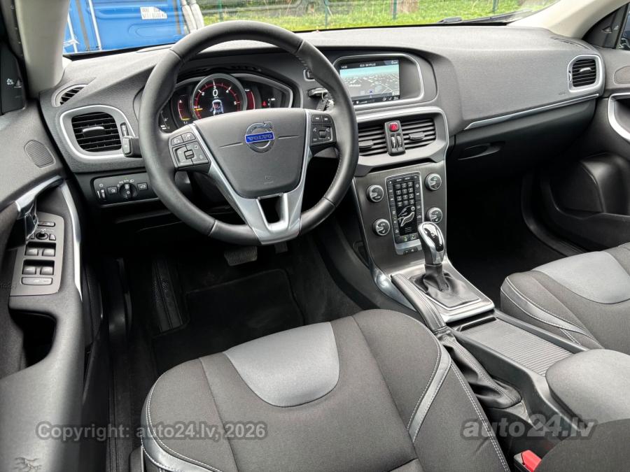 Blue Volvo V40 2014 in Paide, with an engine capacity of 2.00 L and mileage of 216 thousand km for 8290 €, photo 12 on AUTOMOTO.COM.LV