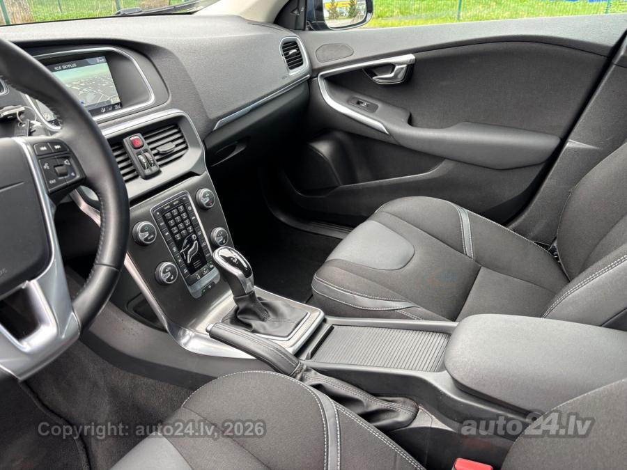 Blue Volvo V40 2014 in Paide, with an engine capacity of 2.00 L and mileage of 216 thousand km for 8290 €, photo 13 on AUTOMOTO.COM.LV
