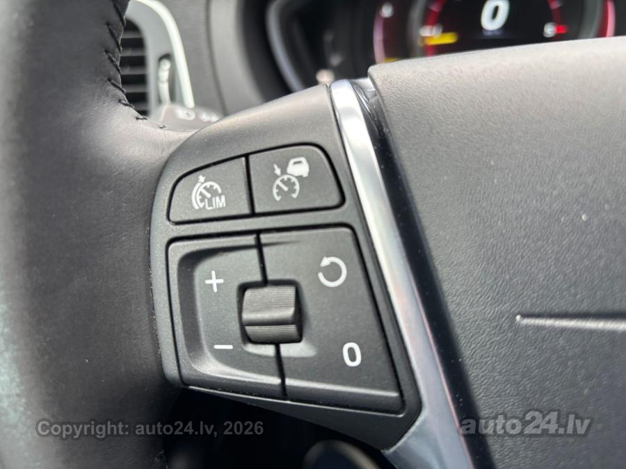 Blue Volvo V40 2014 in Paide, with an engine capacity of 2.00 L and mileage of 216 thousand km for 8290 €, photo 22 on AUTOMOTO.COM.LV