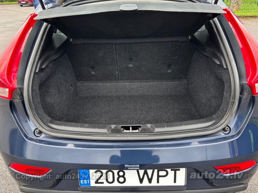 Blue Volvo V40 2014 in Paide, with an engine capacity of 2.00 L and mileage of 216 thousand km for 8290 €, photo 24 on AUTOMOTO.COM.LV