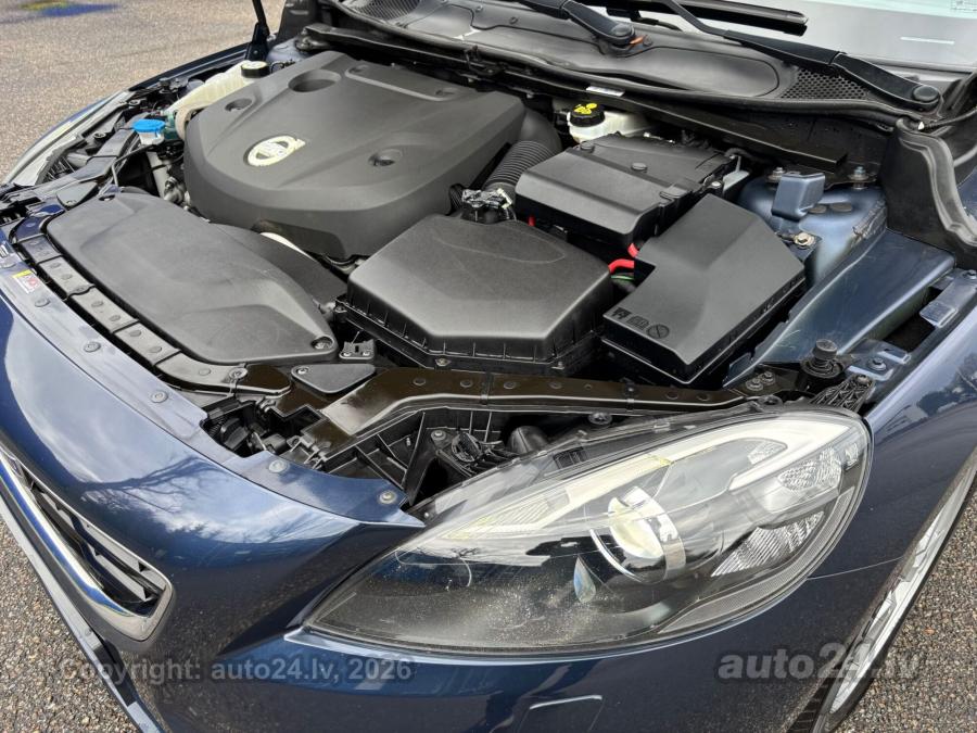 Blue Volvo V40 2014 in Paide, with an engine capacity of 2.00 L and mileage of 216 thousand km for 8290 €, photo 26 on AUTOMOTO.COM.LV