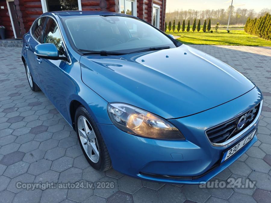Zils Volvo V40 2014 Paide, ar dzinēja tilpumu 2.00 L un nobraukumu 298 tūkst. km par 6490 €, foto 3 vietnē AUTOMOTO.COM.LV