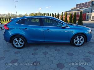 Zils Volvo V40 2014 Paide, ar dzinēja tilpumu 2.00 L un nobraukumu 298 tūkst. km par 6490 €, foto 4 vietnē AUTOMOTO.COM.LV