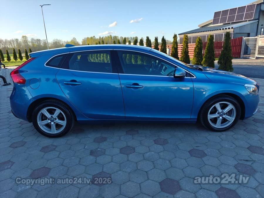 Zils Volvo V40 2014 Paide, ar dzinēja tilpumu 2.00 L un nobraukumu 298 tūkst. km par 6490 €, foto 4 vietnē AUTOMOTO.COM.LV