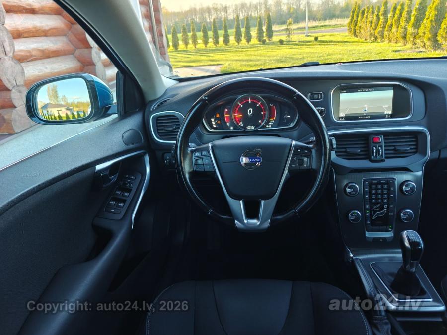 Zils Volvo V40 2014 Paide, ar dzinēja tilpumu 2.00 L un nobraukumu 298 tūkst. km par 6490 €, foto 13 vietnē AUTOMOTO.COM.LV