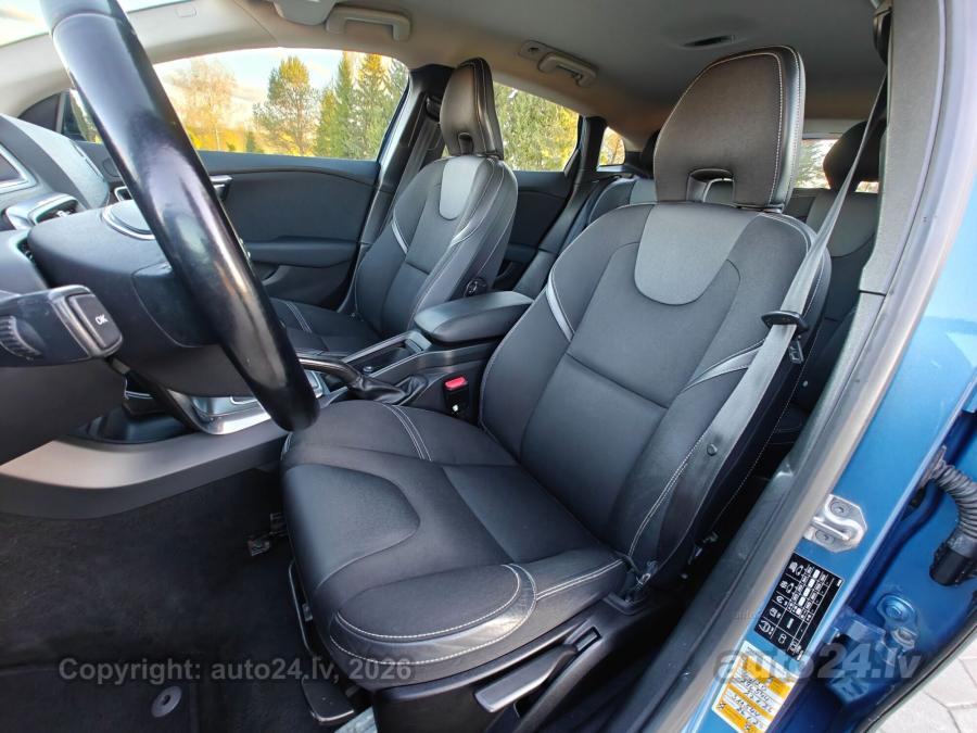 Zils Volvo V40 2014 Paide, ar dzinēja tilpumu 2.00 L un nobraukumu 298 tūkst. km par 6490 €, foto 16 vietnē AUTOMOTO.COM.LV