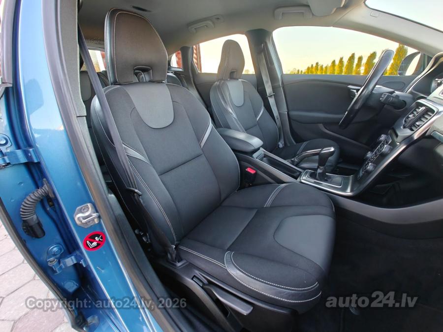 Zils Volvo V40 2014 Paide, ar dzinēja tilpumu 2.00 L un nobraukumu 298 tūkst. km par 6490 €, foto 17 vietnē AUTOMOTO.COM.LV
