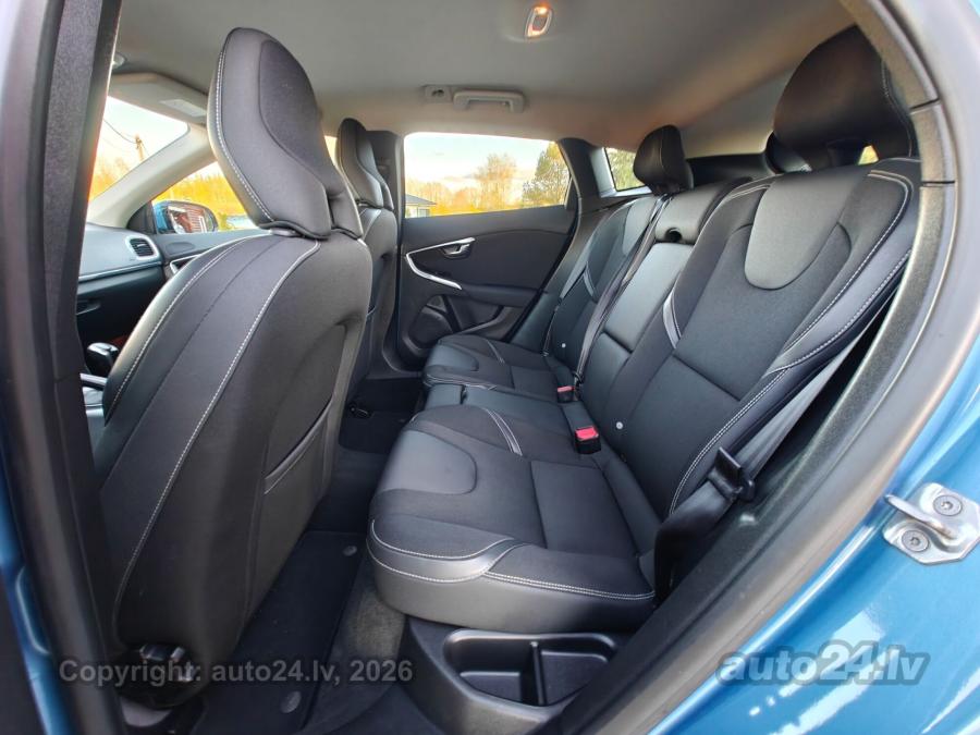 Zils Volvo V40 2014 Paide, ar dzinēja tilpumu 2.00 L un nobraukumu 298 tūkst. km par 6490 €, foto 18 vietnē AUTOMOTO.COM.LV