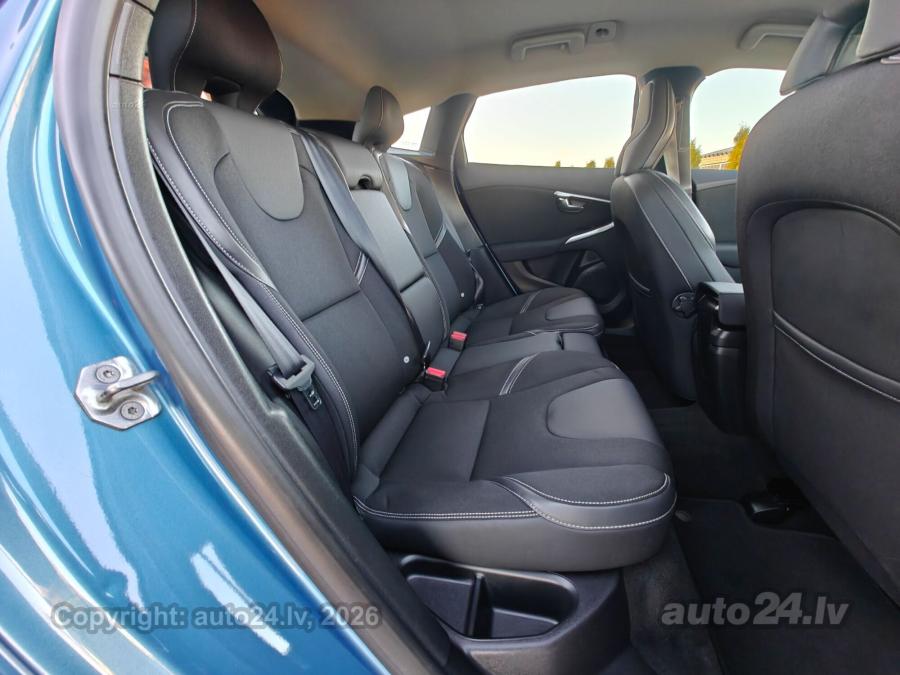 Zils Volvo V40 2014 Paide, ar dzinēja tilpumu 2.00 L un nobraukumu 298 tūkst. km par 6490 €, foto 19 vietnē AUTOMOTO.COM.LV